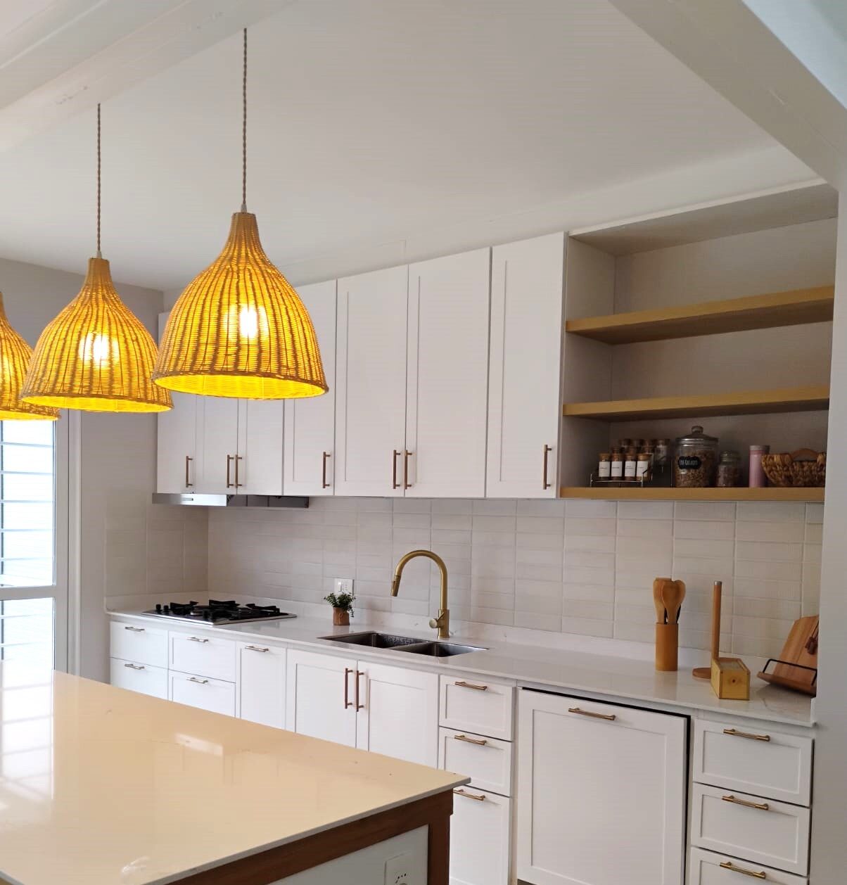 Equipamiento de Cocina Estilo Colonial con Isla - espacio h!